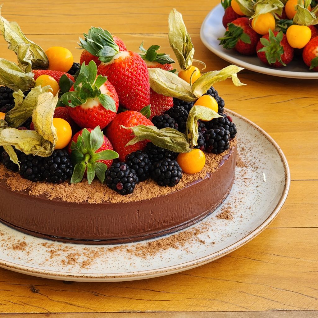 Torta de Chocolate com Frutas - Blog Confiança